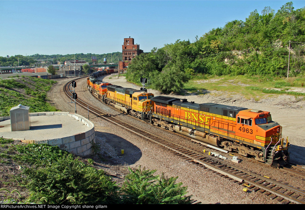 BNSF 4963 rocks a freight train Nb up the Fort Scott Sub.